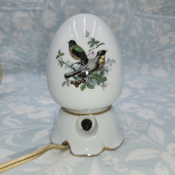 Accents | Vintage Milk Glass Ceramic Egg Bird Lamp Night Light ...